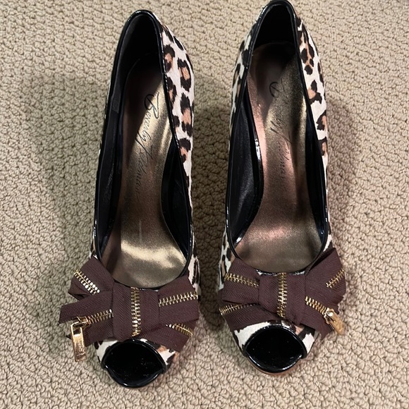 Beverly Feldman | Shoes | Beverly Feldman Hottie White Leopard Print Peep Toe Pumps | Poshmark